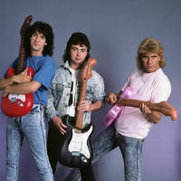 Biografia de The Outfield